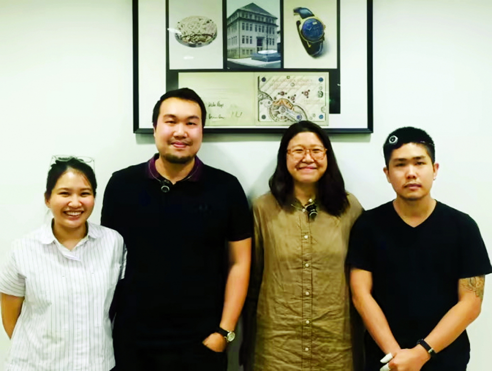 3 thế hệ cùng “giữ lửa”… nghề đánh thức thời gian - Báo Phụ Nữ