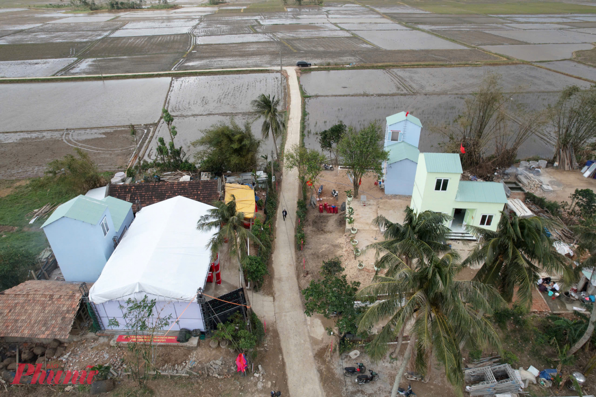 Cận cảnh những căn nhà hiện thực hóa ước mơ an cư của bà con vùng rốn ...