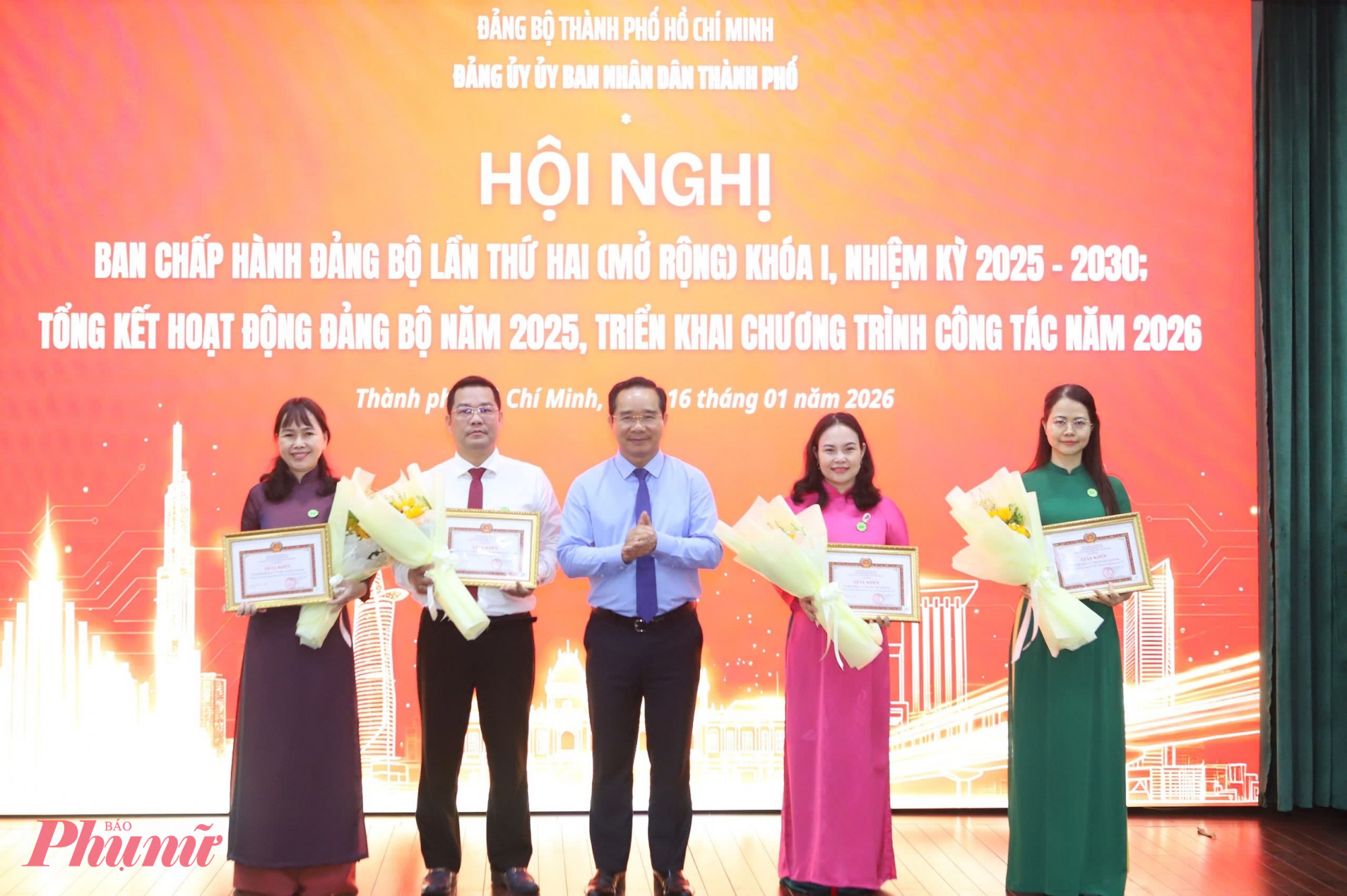 TPHCM thúc đẩy cải cách hành chính, gỡ áp lực quá tải cho các phường ...